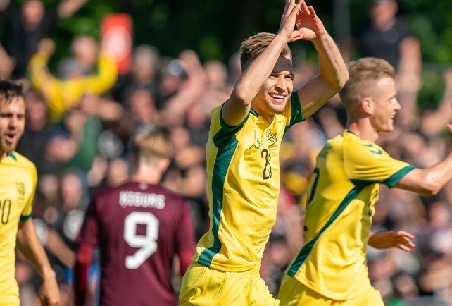 Lietuvos rinktinė puikiu stiliumi nugalėjo Latvijos futbolininkus - O ...